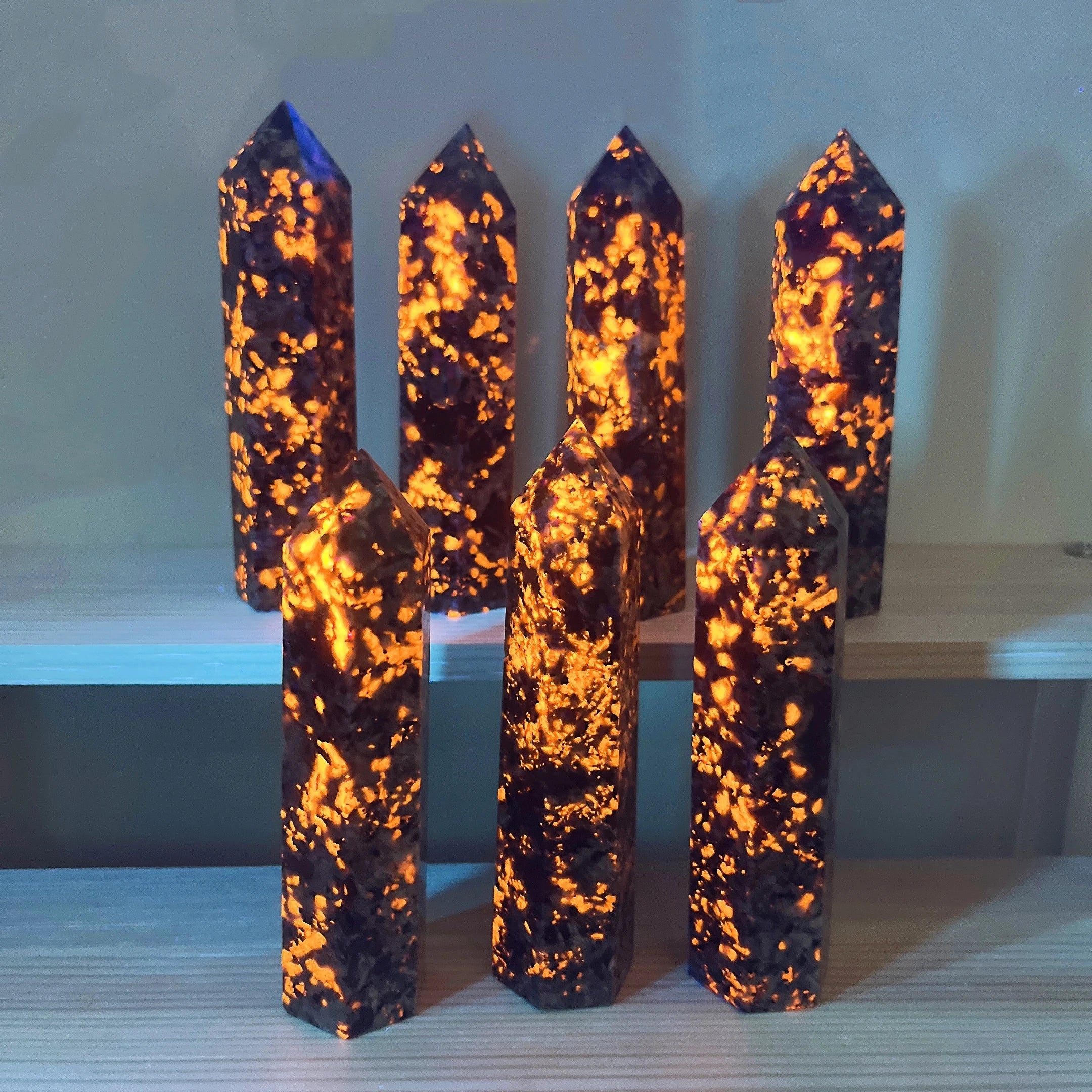 the LAVA STONE - 8-9cm Natural Yooper Lite Tower Crystal Flame stone W